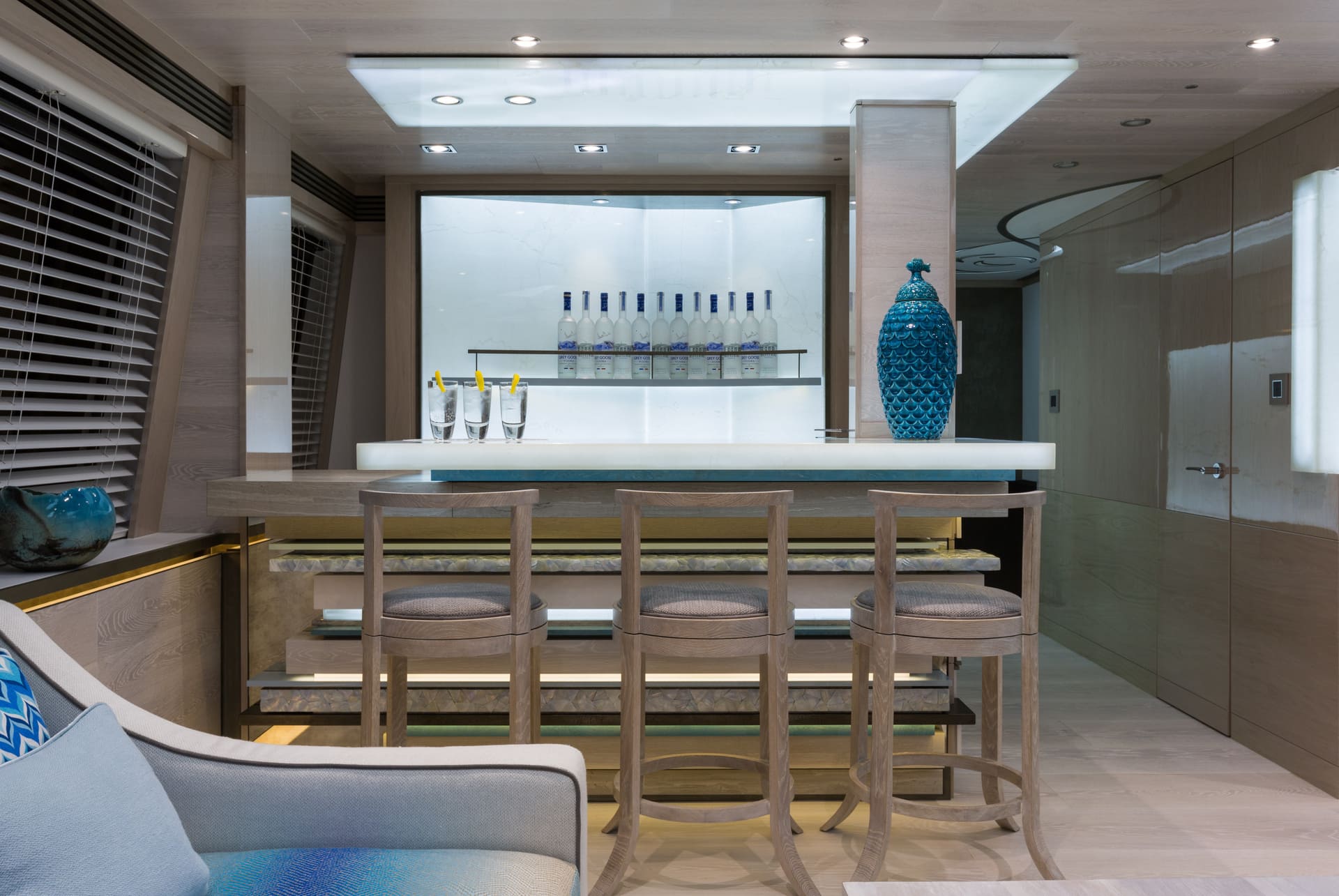Thumper, Sunseeker, 40 meter motor yacht for charter with 5 cabins for ...