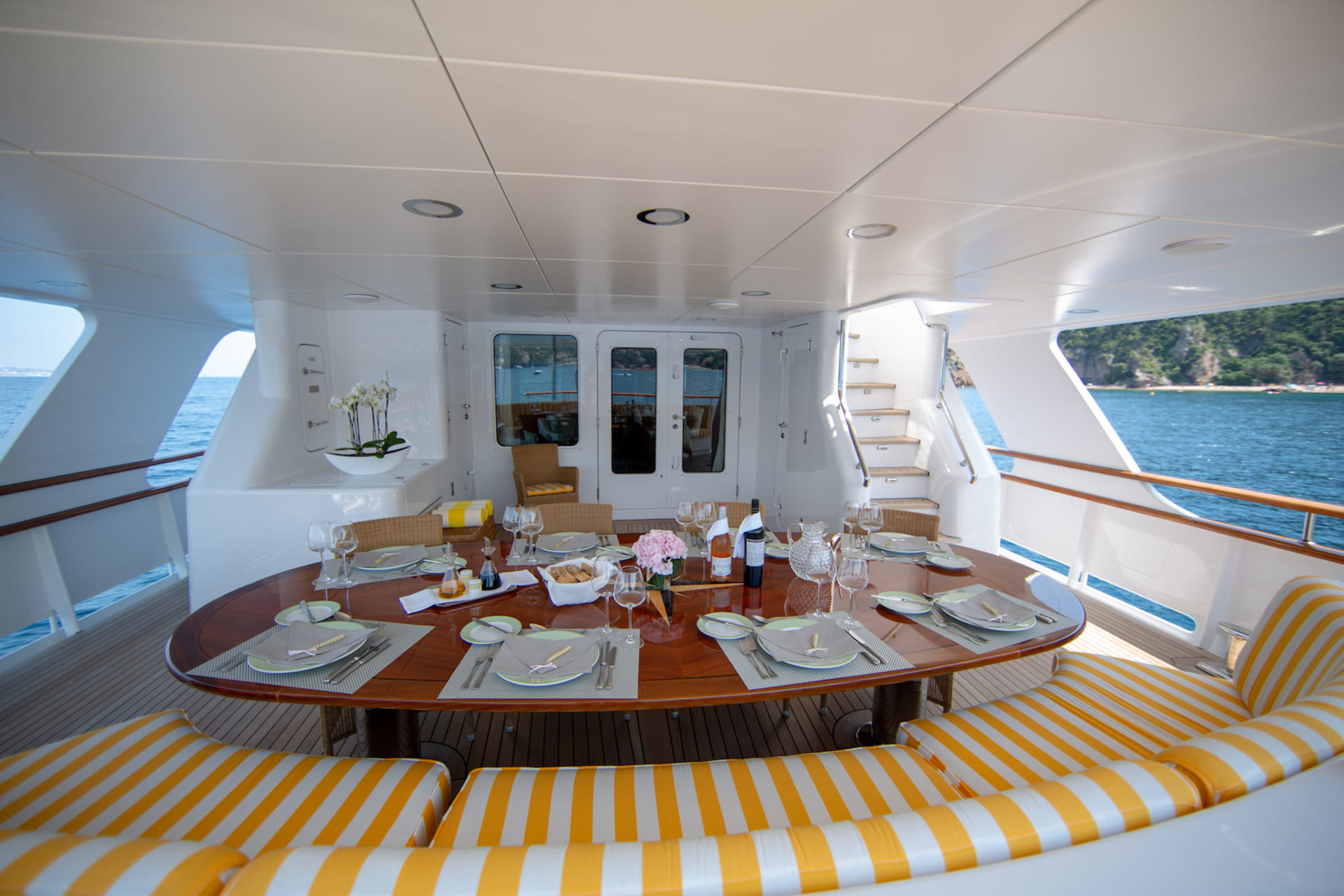 Cornelia 34 meter motor yacht for charter with 4 cabins for 9 guests ...