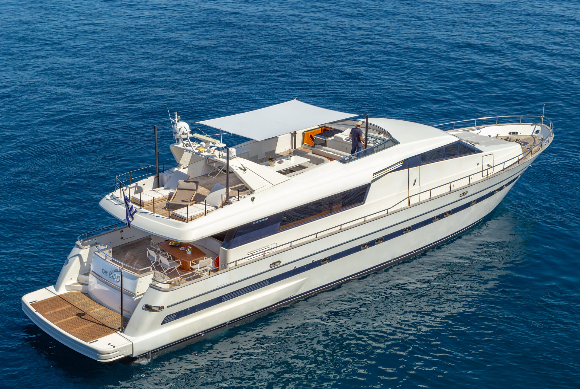 The Bird yate a motor de 26 metros en alquiler con 4 camarotes para 8 ...