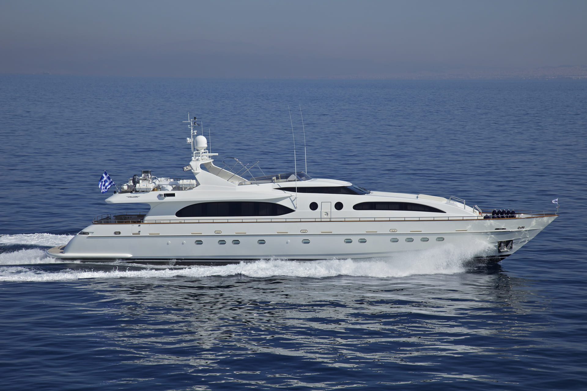 Helios 36 Meter Luxusyacht zu chartern mit 5 Kabinen für 12 Personen ...