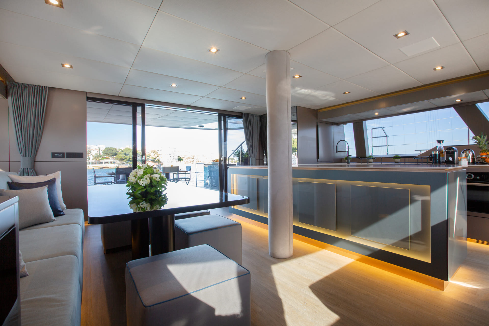 Sunbreeze 18 meter Catamaran for Charter with 4 cabins for 8 guests ...