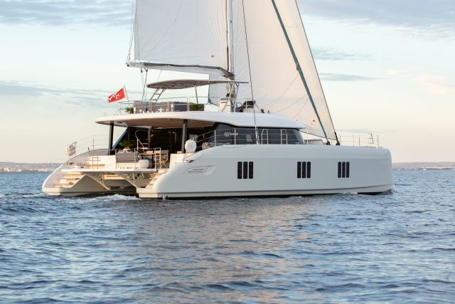 Sunbreeze 18 meter Catamaran for Charter with 4 cabins for 8 guests ...